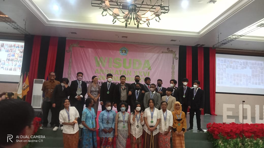 SMP YPJ Kuala Kencana Gelar Wisuda, 80 Siswa Siswi Lulus